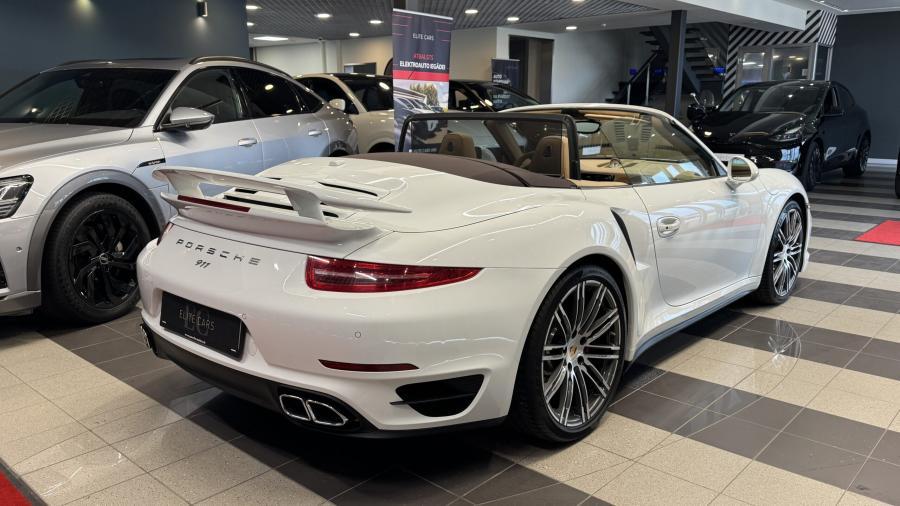 Balts Porsche 911 2013 Rīga, ar dzinēja tilpumu 3.80 L un nobraukumu 22 tūkst. km par 134990 €, foto 5 vietnē AUTOMOTO.COM.LV