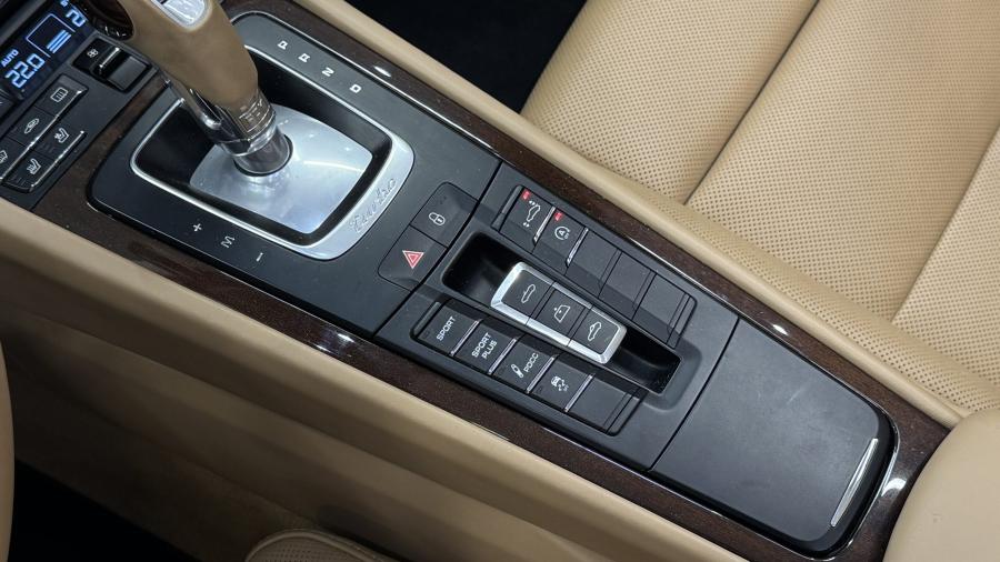 Balts Porsche 911 2013 Rīga, ar dzinēja tilpumu 3.80 L un nobraukumu 22 tūkst. km par 134990 €, foto 17 vietnē AUTOMOTO.COM.LV