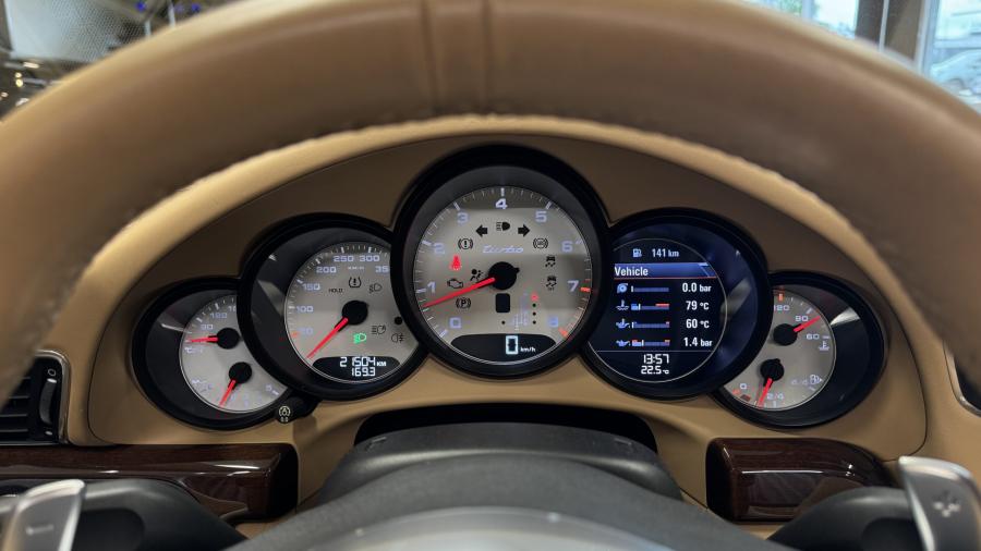Balts Porsche 911 2013 Rīga, ar dzinēja tilpumu 3.80 L un nobraukumu 22 tūkst. km par 134990 €, foto 21 vietnē AUTOMOTO.COM.LV