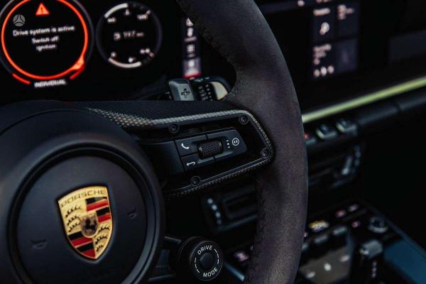 Желтый Порше 911 2020 в Вильнюс, объемом двигателя 2.98 л и пробегом 47 тыс. км за 121999 €, фото 11 на AUTOMOTO.COM.LV