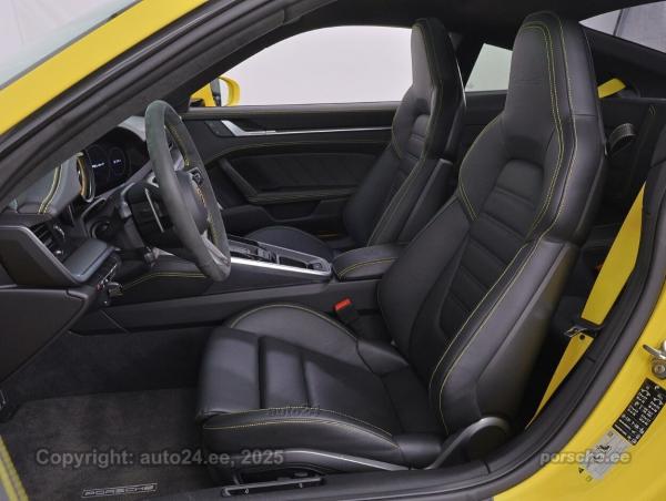 Dzeltens Porsche 911 2022 Tallina, ar dzinēja tilpumu 3.70 L un nobraukumu 17 tūkst. km par 215000 €, foto 11 vietnē AUTOMOTO.COM.LV
