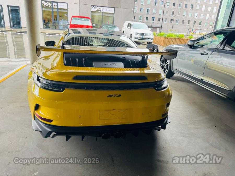 Желтый Порше 911 2024 в Таллин, объемом двигателя 4.00 л и пробегом 15 тыс. км за 220000 €, фото 4 на AUTOMOTO.COM.LV