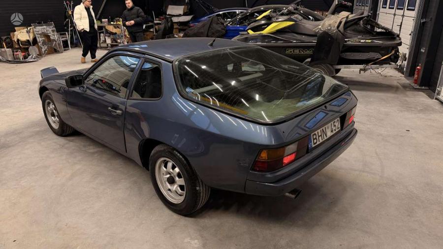 Zils Porsche 924 1988 Viļņa, ar dzinēja tilpumu 2.00 L un nobraukumu 1 tūkst. km par 5000 €, foto 9 vietnē AUTOMOTO.COM.LV