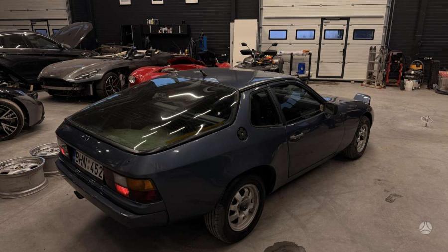 Zils Porsche 924 1988 Viļņa, ar dzinēja tilpumu 2.00 L un nobraukumu 1 tūkst. km par 5000 €, foto 14 vietnē AUTOMOTO.COM.LV