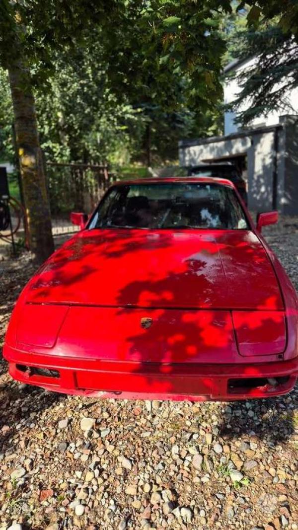 Sarkans Porsche 924 1981 Kauņa, ar dzinēja tilpumu 1.98 L un nobraukumu 211 tūkst. km par 3924 €, foto 6 vietnē AUTOMOTO.COM.LV