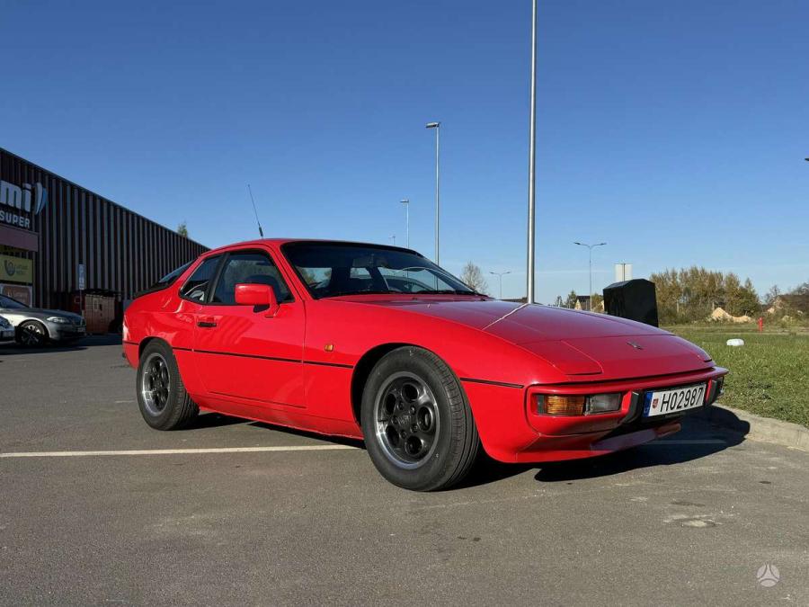 Red Porsche 924 1987 in Vilnius, with an engine capacity of 2.48 L and mileage of 150 thousand km for 9900 €, photo 1 on AUTOMOTO.COM.LV