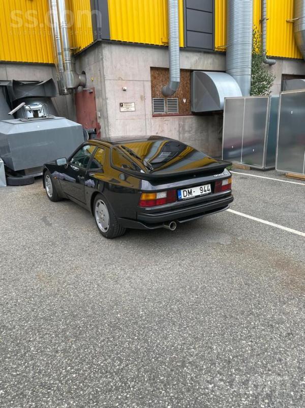 Melns Porsche 944 1987 Rīga, ar dzinēja tilpumu 2.50 L un nobraukumu 360 tūkst. km par 15500 €, foto 1 vietnē AUTOMOTO.COM.LV