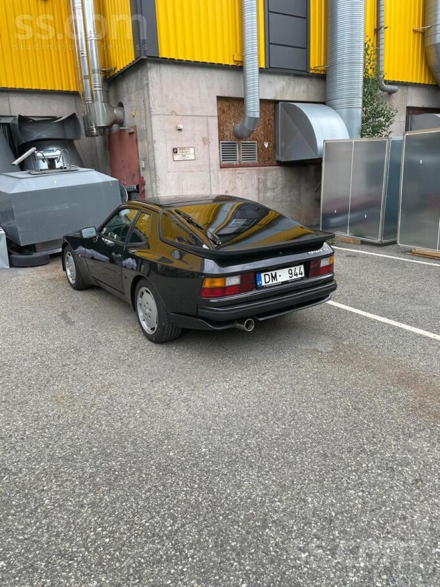Melns Porsche 944 1987 Rīga, ar dzinēja tilpumu 2.50 L un nobraukumu 360 tūkst. km par 14500 €, foto 1 vietnē AUTOMOTO.COM.LV