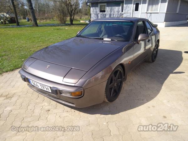 Brūns Porsche 944 1983 Tallina, ar dzinēja tilpumu 2.50 L un nobraukumu 99 tūkst. km par 11900 €, foto 1 vietnē AUTOMOTO.COM.LV
