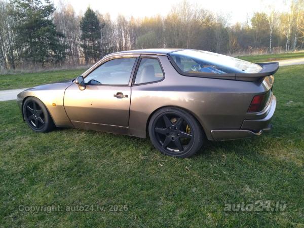 Brūns Porsche 944 1983 Tallina, ar dzinēja tilpumu 2.50 L un nobraukumu 99 tūkst. km par 11900 €, foto 4 vietnē AUTOMOTO.COM.LV