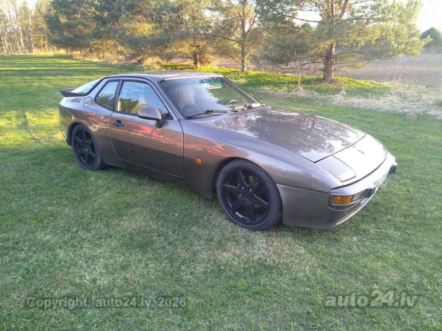 Brown Porsche 944 1983 in Tallinn, with an engine capacity of 2.50 L and mileage of 99 thousand km for 11900 €, photo 8 on AUTOMOTO.COM.LV