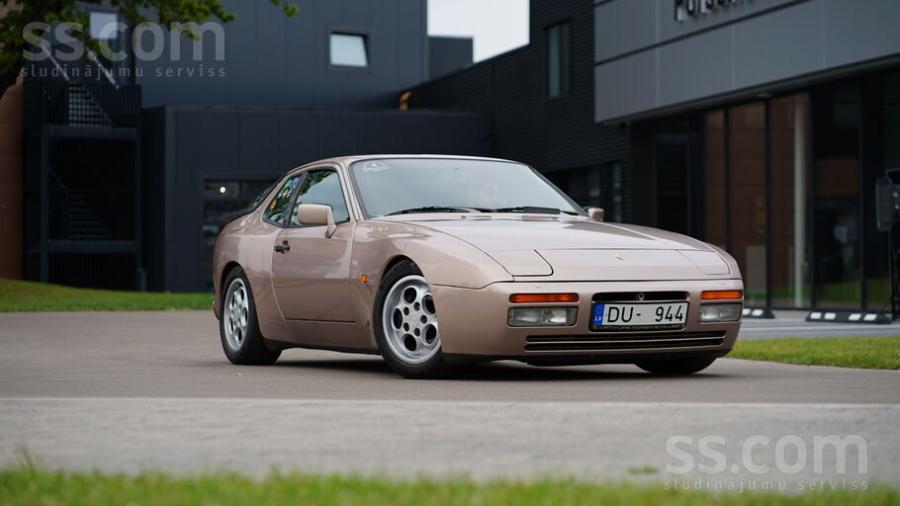 Brown Porsche 944 1988 in Riga, with an engine capacity of 2.50 L and mileage of 243 thousand km for 27000 €, photo 1 on AUTOMOTO.COM.LV