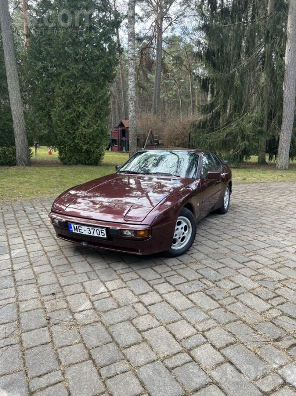 Sarkans Porsche 944 1987 Rīga, ar dzinēja tilpumu 2.50 L un nobraukumu 149 tūkst. km par 17000 €, foto 1 vietnē AUTOMOTO.COM.LV