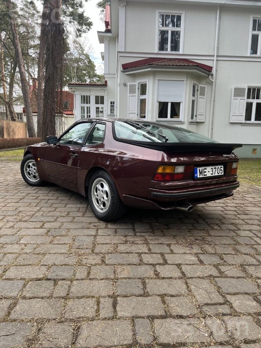 Sarkans Porsche 944 1987 Rīga, ar dzinēja tilpumu 2.50 L un nobraukumu 149 tūkst. km par 17000 €, foto 3 vietnē AUTOMOTO.COM.LV