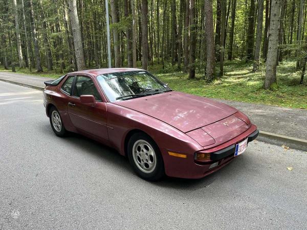 Sarkans Porsche 944 1989 Alīta, ar dzinēja tilpumu 2.48 L un nobraukumu 180 tūkst. km par 5000 €, foto 5 vietnē AUTOMOTO.COM.LV