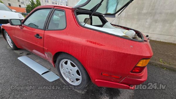 Sarkans Porsche 944 1987 Tallina, ar dzinēja tilpumu 2.50 L un nobraukumu 0 tūkst. km par 7500 €, foto 10 vietnē AUTOMOTO.COM.LV