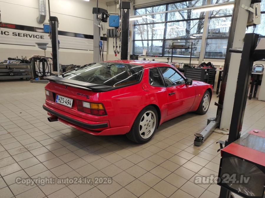 Red Porsche 944 1991 in Tallinn, with an engine capacity of 3.00 L and mileage of 253 thousand km for 22900 €, photo 11 on AUTOMOTO.COM.LV