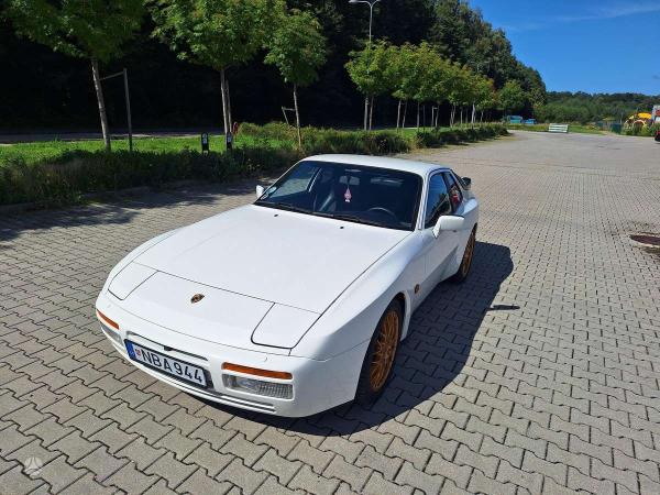 Balts Porsche 944 1989 Klaipėda, ar dzinēja tilpumu 2.99 L un nobraukumu 192 tūkst. km par 18500 €, foto 4 vietnē AUTOMOTO.COM.LV
