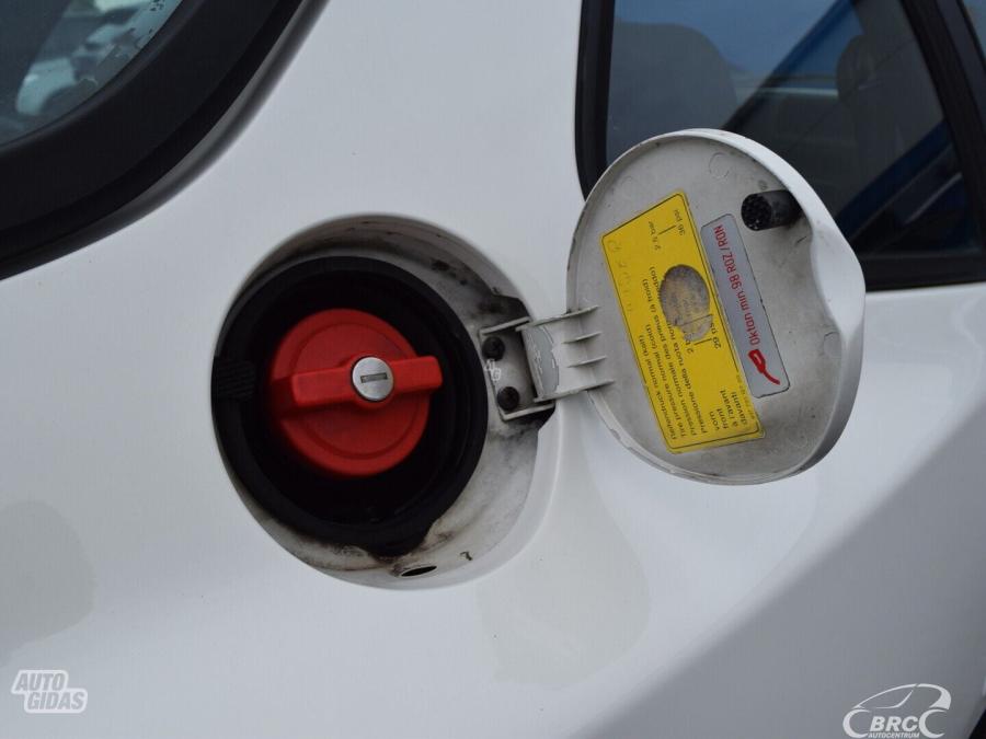White Porsche 944 1990 in Riga, with an engine capacity of 2.50 L and mileage of 61 thousand km for 11900 €, photo 18 on AUTOMOTO.COM.LV