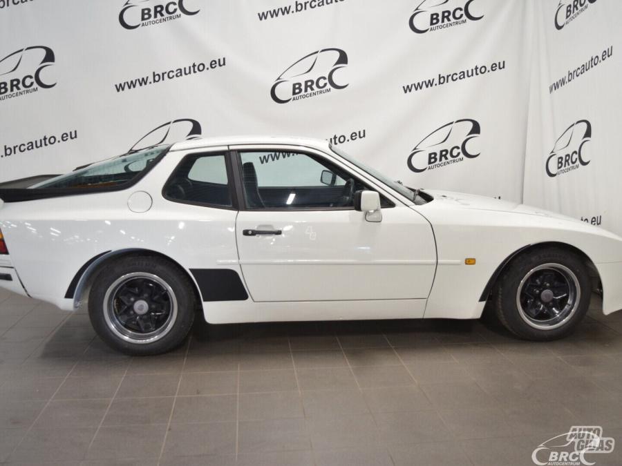 White Porsche 944 1990 in Riga, with an engine capacity of 2.50 L and mileage of 61 thousand km for 11900 €, photo 22 on AUTOMOTO.COM.LV