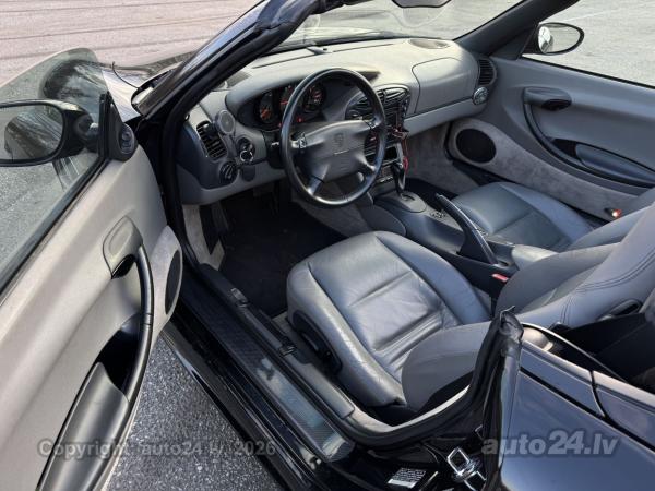Black Porsche Boxster 1997 in Tallinn, with an engine capacity of 2.50 L and mileage of 177 thousand km for 15000 €, photo 6 on AUTOMOTO.COM.LV