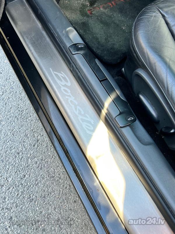 Melns Porsche Boxster 1997 Tallina, ar dzinēja tilpumu 2.50 L un nobraukumu 78 tūkst. km par 17000 €, foto 10 vietnē AUTOMOTO.COM.LV
