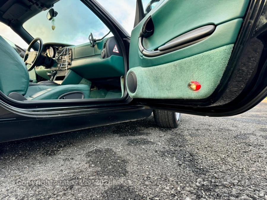 Black Porsche Boxster 1998 in Tallinn, with an engine capacity of 2.50 L and mileage of 136 thousand km for 17000 €, photo 16 on AUTOMOTO.COM.LV