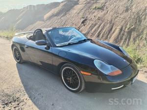 Melns Porsche Boxster 2000 Rīga, ar dzinēja tilpumu 2.70 L un nobraukumu 194 tūkst. km par 10900 €, foto  vietnē AUTOMOTO.COM.LV