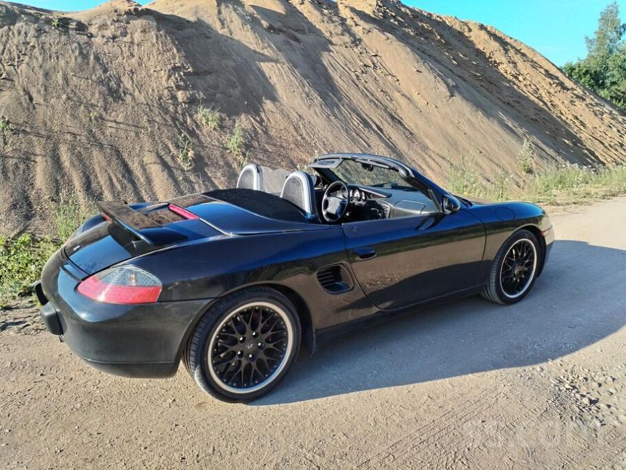 Melns Porsche Boxster 2000 Rīga, ar dzinēja tilpumu 2.70 L un nobraukumu 194 tūkst. km par 10900 €, foto 15 vietnē AUTOMOTO.COM.LV