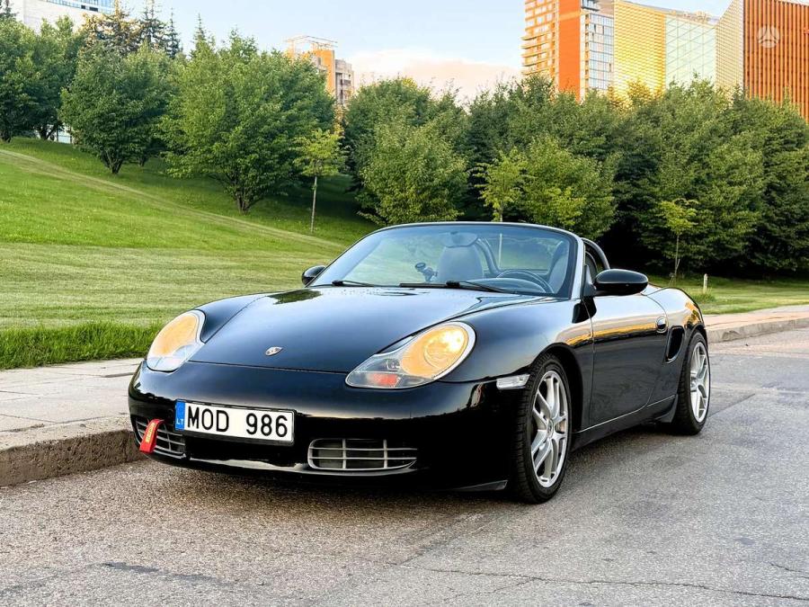Black Porsche Boxster 2002 in Vilnius, with an engine capacity of 2.69 L and mileage of 66 thousand km for 15600 €, photo 1 on AUTOMOTO.COM.LV