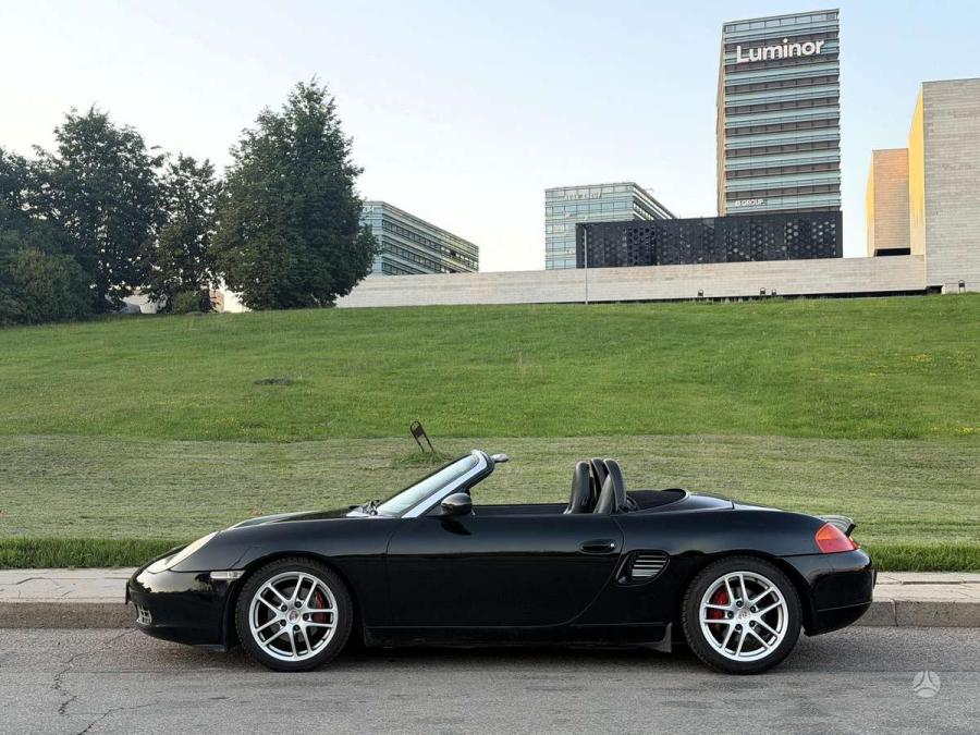 Black Porsche Boxster 2002 in Vilnius, with an engine capacity of 2.69 L and mileage of 66 thousand km for 15600 €, photo 5 on AUTOMOTO.COM.LV