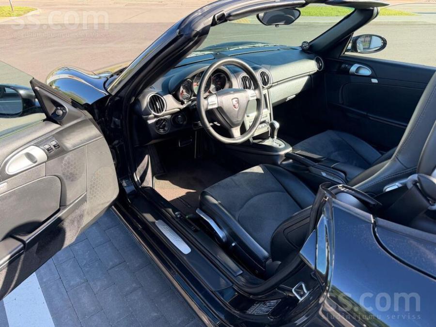 Black Porsche Boxster 2007 in Riga, with an engine capacity of 2.70 L and mileage of 71 thousand km for 25900 €, photo 8 on AUTOMOTO.COM.LV