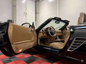 Melns Porsche Boxster 2011 Viļņa, ar dzinēja tilpumu 3.44 L un nobraukumu 111 tūkst. km par 27000 €, foto 15 vietnē AUTOMOTO.COM.LV