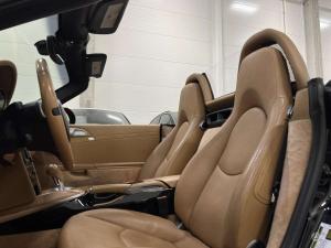 Melns Porsche Boxster 2011 Viļņa, ar dzinēja tilpumu 3.44 L un nobraukumu 111 tūkst. km par 27000 €, foto 18 vietnē AUTOMOTO.COM.LV