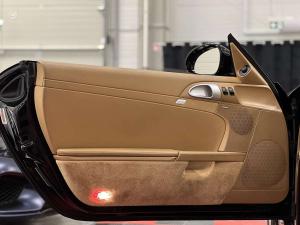 Melns Porsche Boxster 2011 Viļņa, ar dzinēja tilpumu 3.44 L un nobraukumu 111 tūkst. km par 27000 €, foto 20 vietnē AUTOMOTO.COM.LV