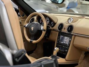 Melns Porsche Boxster 2011 Viļņa, ar dzinēja tilpumu 3.44 L un nobraukumu 111 tūkst. km par 27000 €, foto 23 vietnē AUTOMOTO.COM.LV