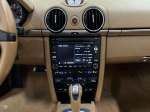 Melns Porsche Boxster 2011 Viļņa, ar dzinēja tilpumu 3.44 L un nobraukumu 111 tūkst. km par 27000 €, foto 28 vietnē AUTOMOTO.COM.LV