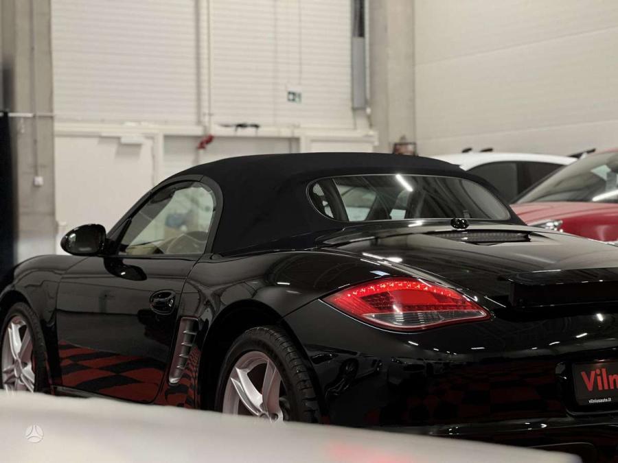 Melns Porsche Boxster 2011 Viļņa, ar dzinēja tilpumu 3.44 L un nobraukumu 111 tūkst. km par 27000 €, foto 34 vietnē AUTOMOTO.COM.LV