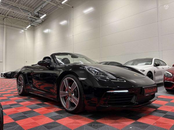 Melns Porsche Boxster 2017 Viļņa, ar dzinēja tilpumu 2.50 L un nobraukumu 47 tūkst. km par 58990 €, foto 3 vietnē AUTOMOTO.COM.LV