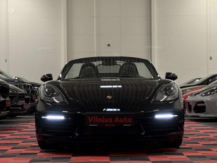 Melns Porsche Boxster 2017 Viļņa, ar dzinēja tilpumu 2.50 L un nobraukumu 47 tūkst. km par 54790 €, foto 3 vietnē AUTOMOTO.COM.LV