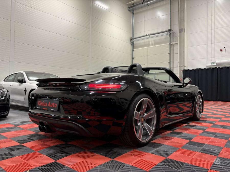 Melns Porsche Boxster 2017 Viļņa, ar dzinēja tilpumu 2.50 L un nobraukumu 47 tūkst. km par 54790 €, foto 5 vietnē AUTOMOTO.COM.LV