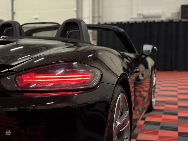 Melns Porsche Boxster 2017 Viļņa, ar dzinēja tilpumu 2.50 L un nobraukumu 47 tūkst. km par 54790 €, foto 10 vietnē AUTOMOTO.COM.LV