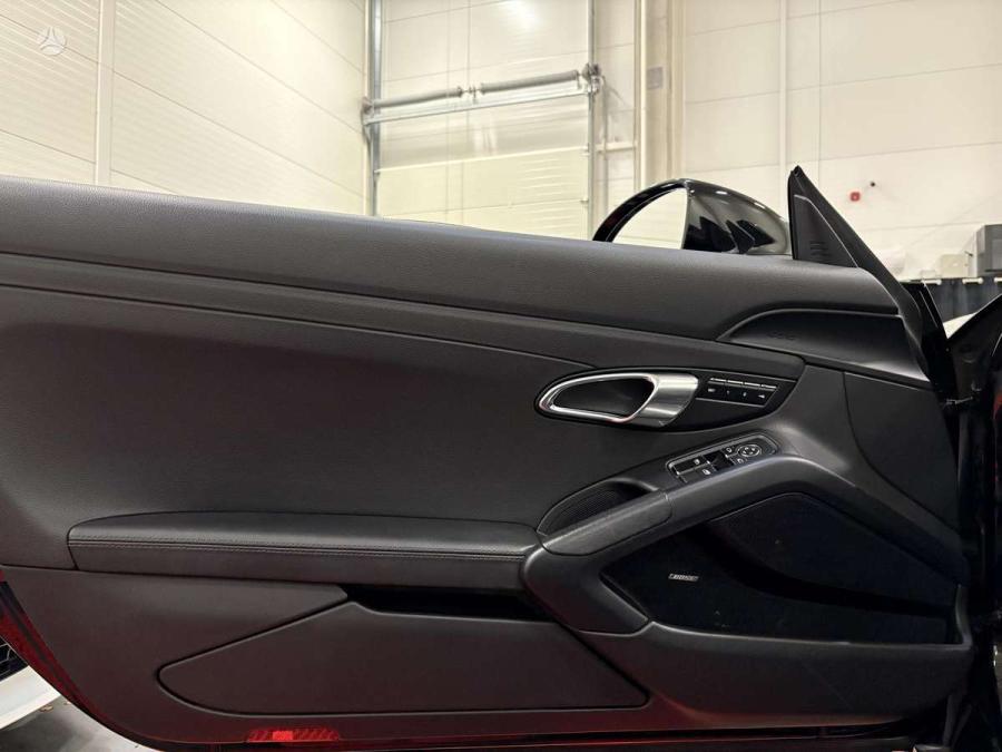 Melns Porsche Boxster 2017 Viļņa, ar dzinēja tilpumu 2.50 L un nobraukumu 47 tūkst. km par 54790 €, foto 16 vietnē AUTOMOTO.COM.LV