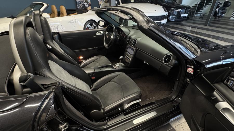 Melns Porsche Boxster 2007 Rīga, ar dzinēja tilpumu 2.70 L un nobraukumu 71 tūkst. km par 27990 €, foto 10 vietnē AUTOMOTO.COM.LV