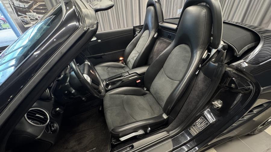 Melns Porsche Boxster 2007 Rīga, ar dzinēja tilpumu 2.70 L un nobraukumu 71 tūkst. km par 27990 €, foto 12 vietnē AUTOMOTO.COM.LV