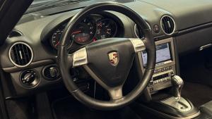 Melns Porsche Boxster 2007 Rīga, ar dzinēja tilpumu 2.70 L un nobraukumu 71 tūkst. km par 27990 €, foto 13 vietnē AUTOMOTO.COM.LV