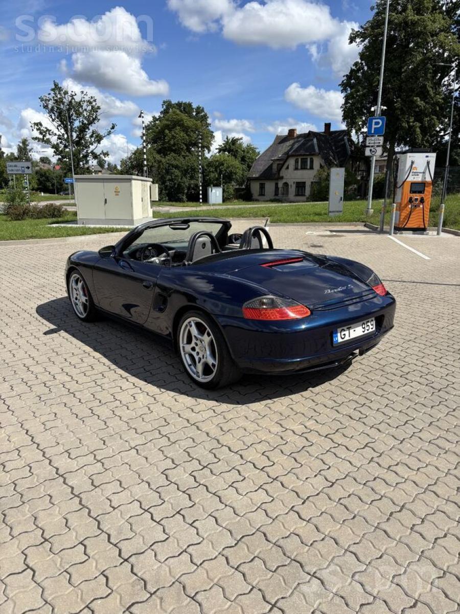 Blue Porsche Boxster 2000 in Saldus, with an engine capacity of 3.20 L and mileage of 142 thousand km for 10000 €, photo 1 on AUTOMOTO.COM.LV