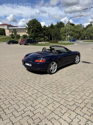 Blue Porsche Boxster 2000 in Saldus, with an engine capacity of 3.20 L and mileage of 142 thousand km for 10000 €, photo 3 on AUTOMOTO.COM.LV
