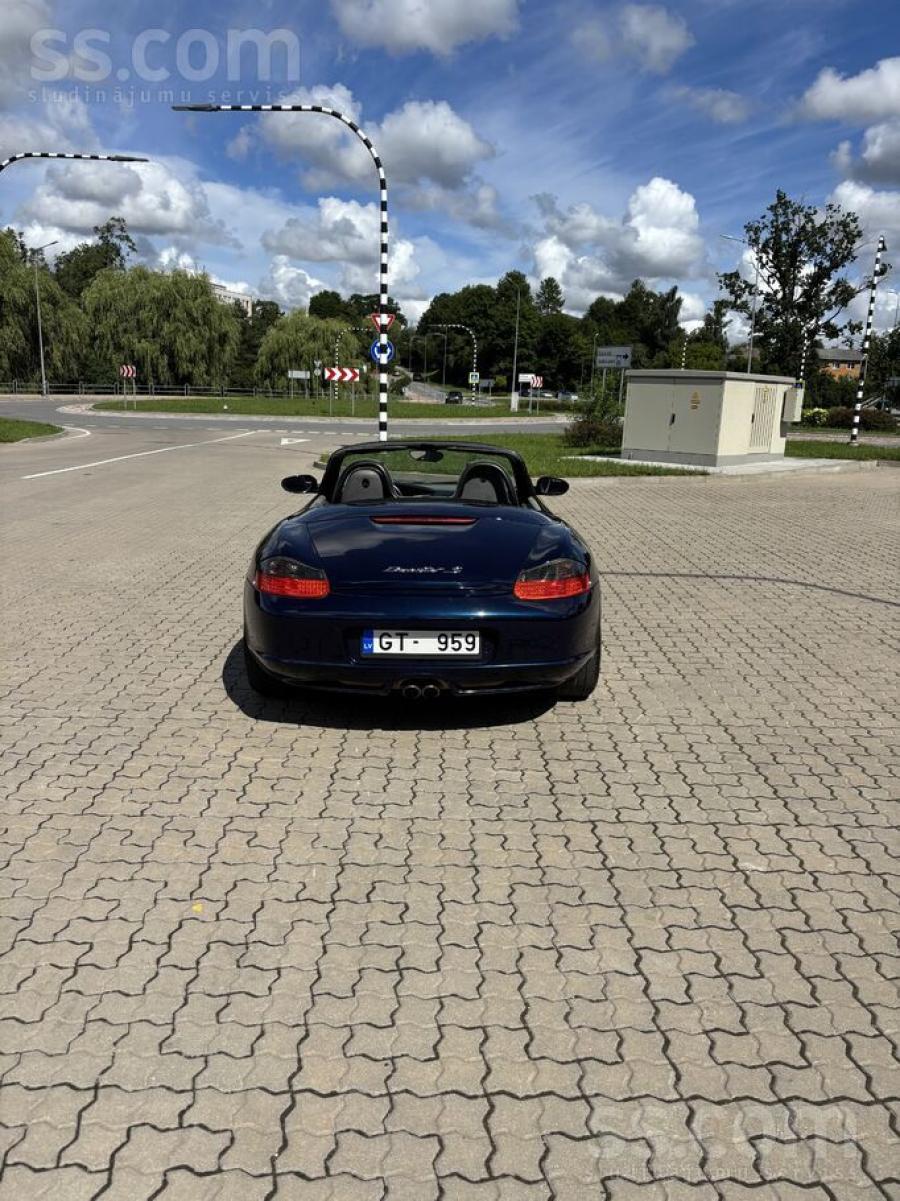 Blue Porsche Boxster 2000 in Saldus, with an engine capacity of 3.20 L and mileage of 142 thousand km for 10000 €, photo 5 on AUTOMOTO.COM.LV