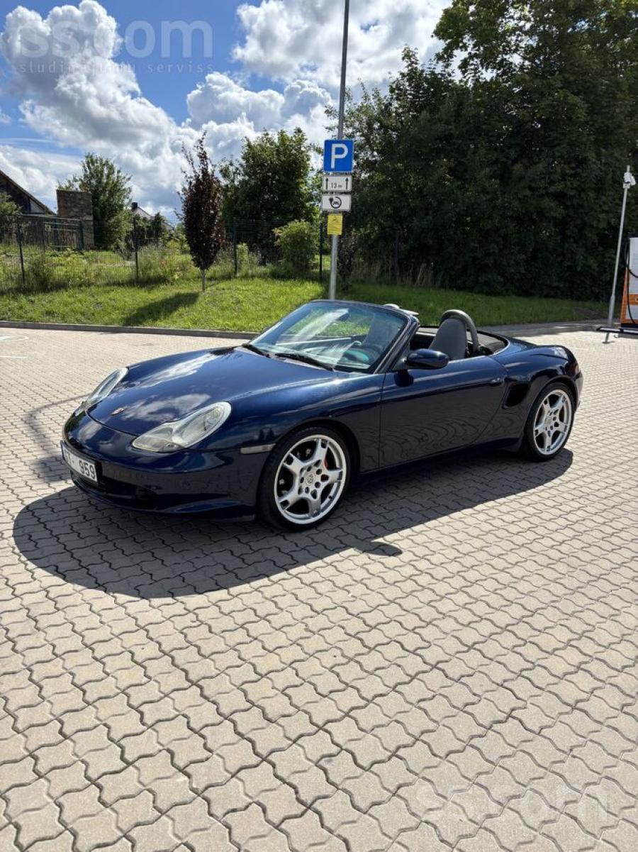 Blue Porsche Boxster 2000 in Saldus, with an engine capacity of 3.20 L and mileage of 142 thousand km for 10000 €, photo 7 on AUTOMOTO.COM.LV